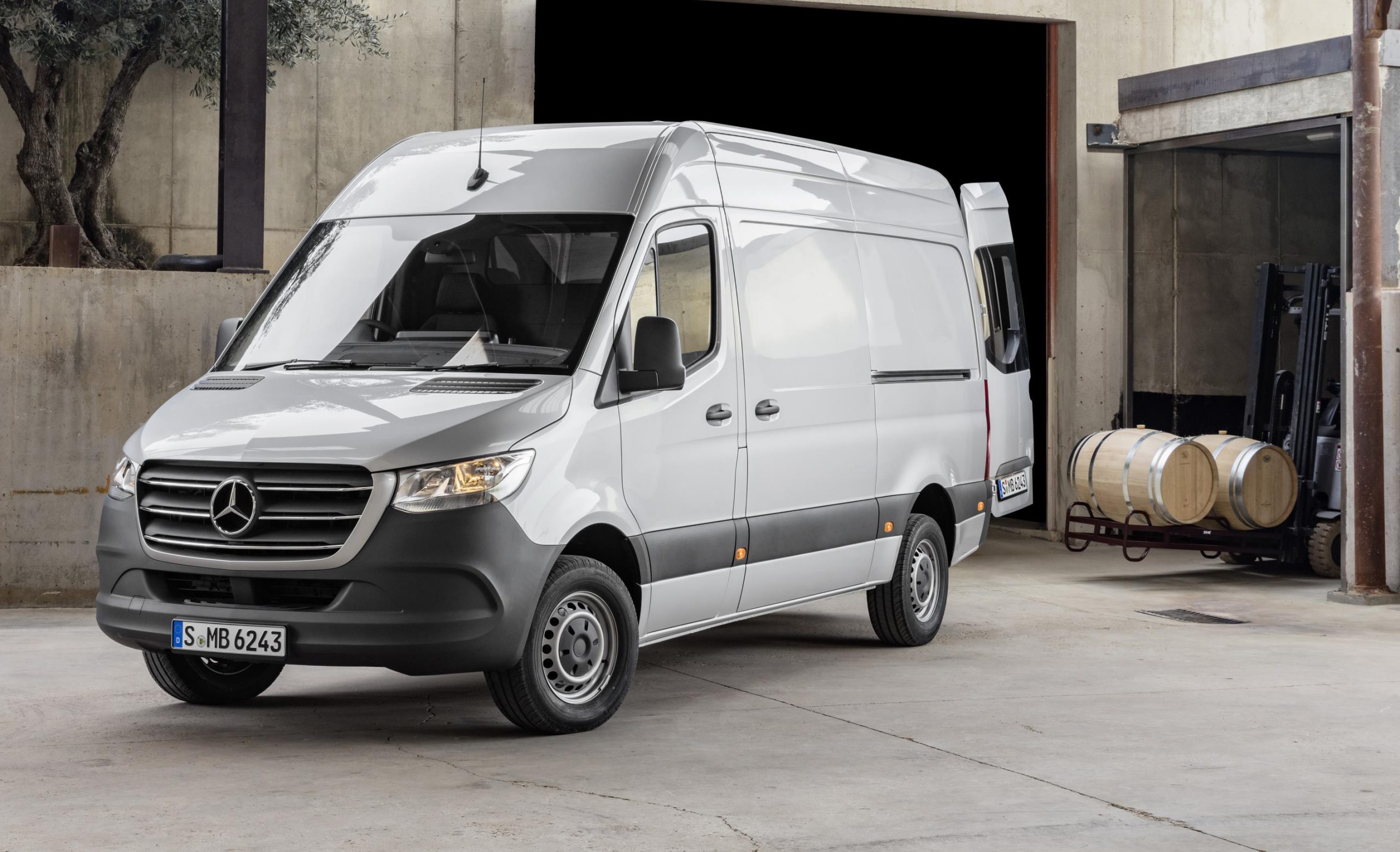Mercedes-Benz Sprinter v Volkswagen Crafter: Twin Test | Van Guide