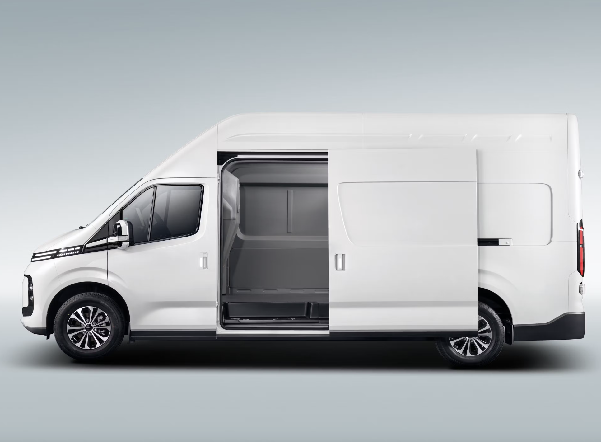 Skywell Gears Up for UK Launch of 233 Large Electric Van at CV Show ...